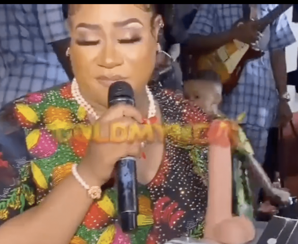 VIRAL VIDEO: Nkechi Blessing Shares Dildo As souvenir At Mum’s Death ...